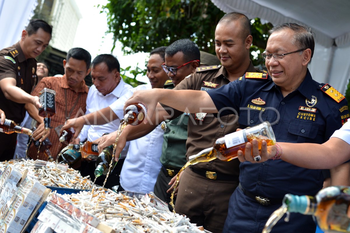 Pemusnahan barang sitaan bea cukai | ANTARA Foto