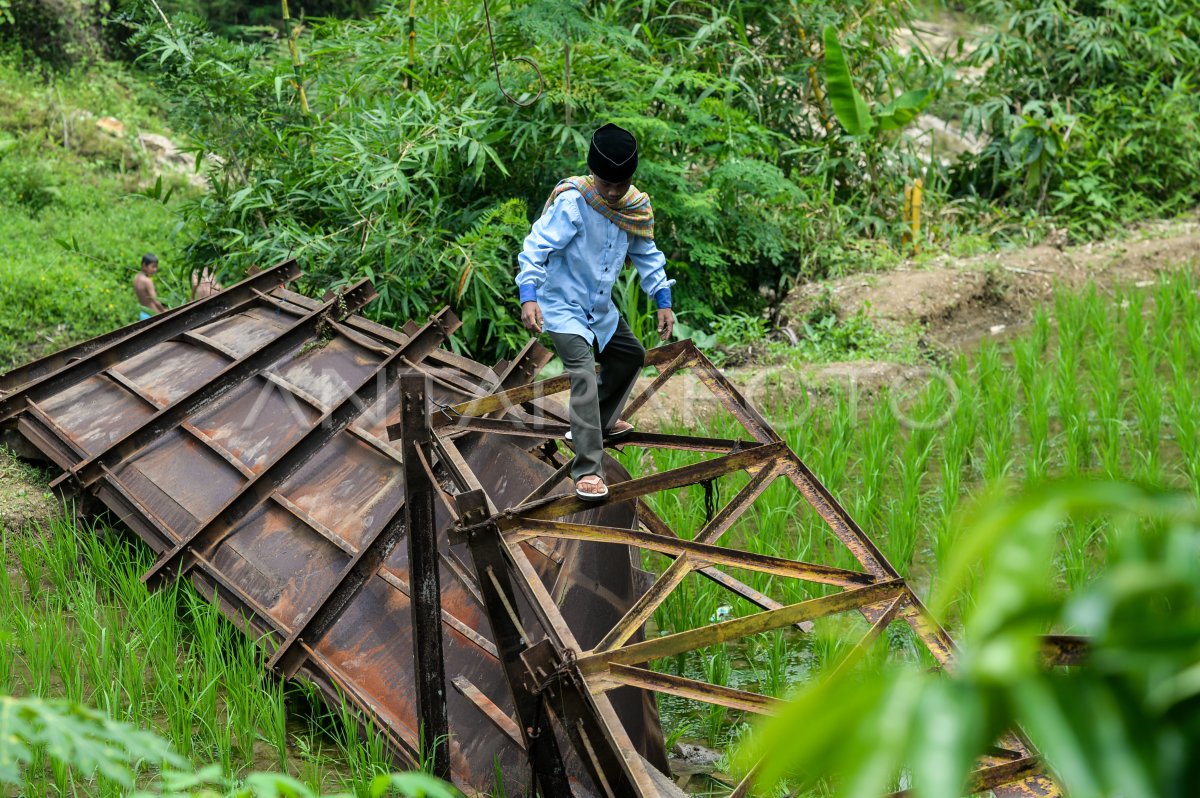 Akses jembatan gantung rusak di Lebak | ANTARA Foto Akses jembatan gantung rusak di Lebak | ANTARA Foto
