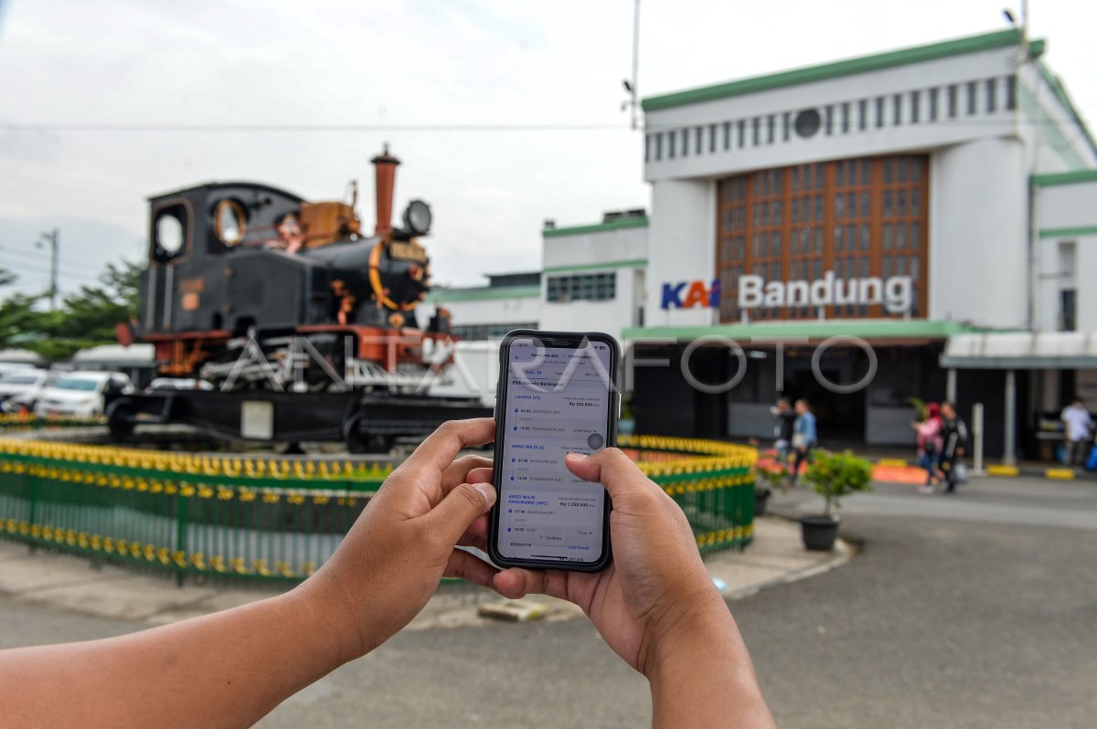 Tiket kereta untuk Natal dan Tahun Baru | ANTARA Foto