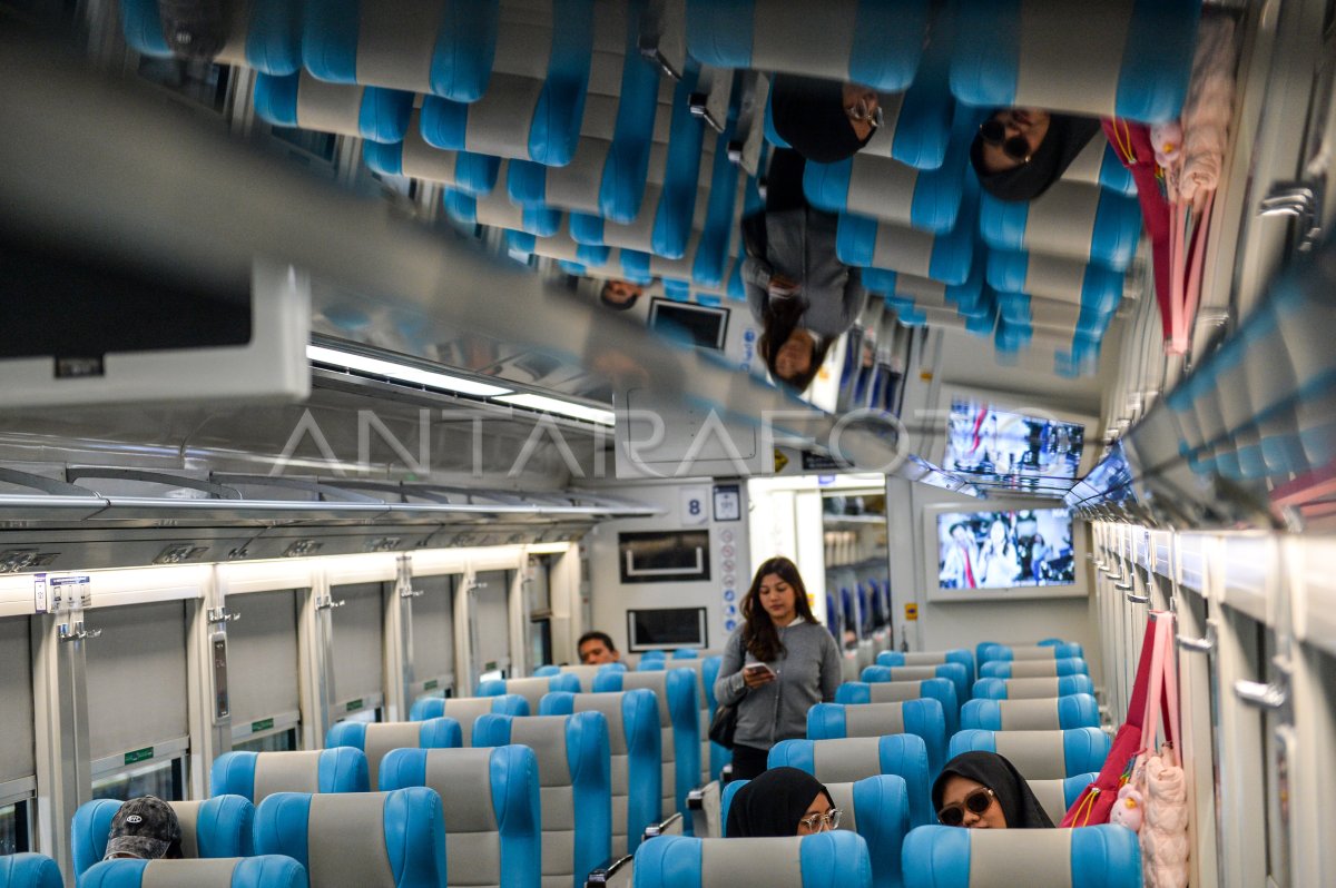 Tiket kereta untuk Natal dan Tahun Baru | ANTARA Foto