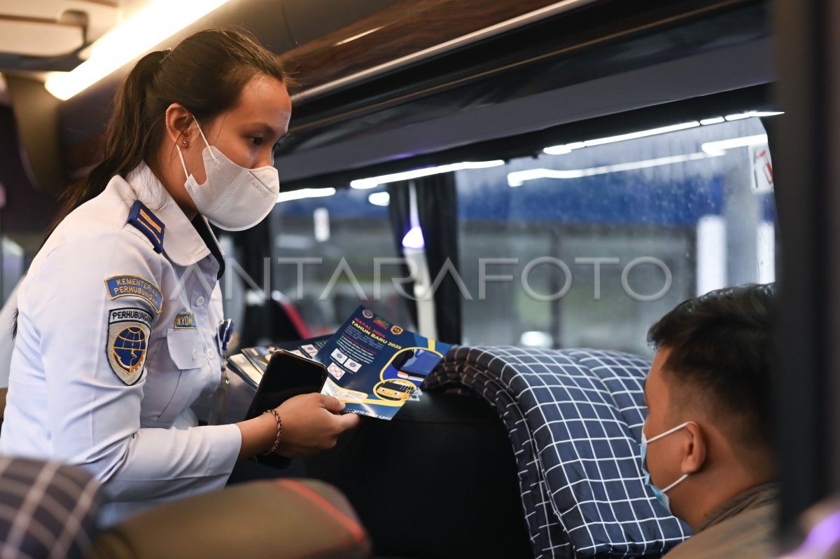 Pemeriksaan kelaikan bus angkutan Natal dan tahun baru | ANTARA Foto