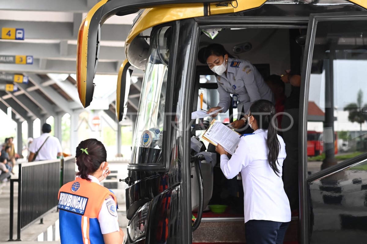 Pemeriksaan kelaikan bus angkutan Natal dan tahun baru | ANTARA Foto