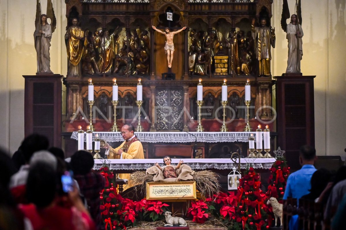 Misa malam Natal Gereja Katedral Jakarta | ANTARA Foto