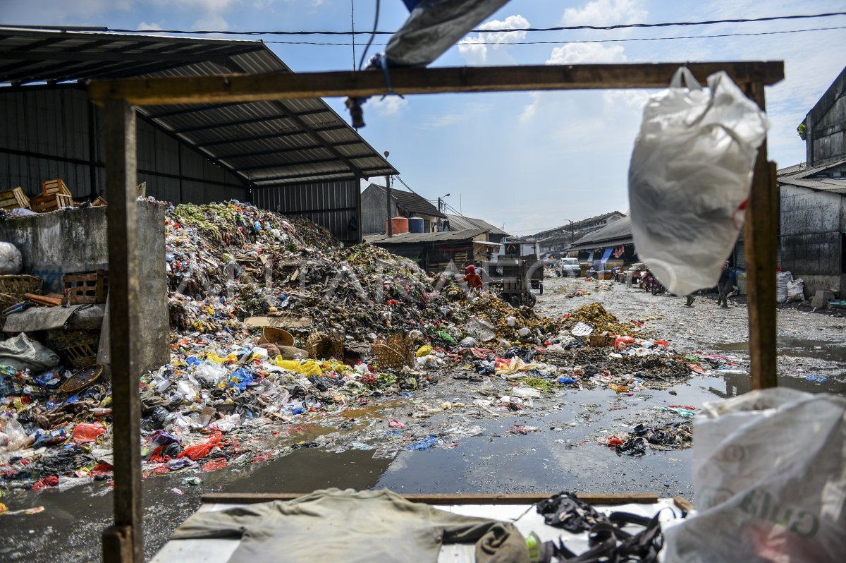 Sampah Pasar Induk Caringin mulai diangkut | ANTARA Foto