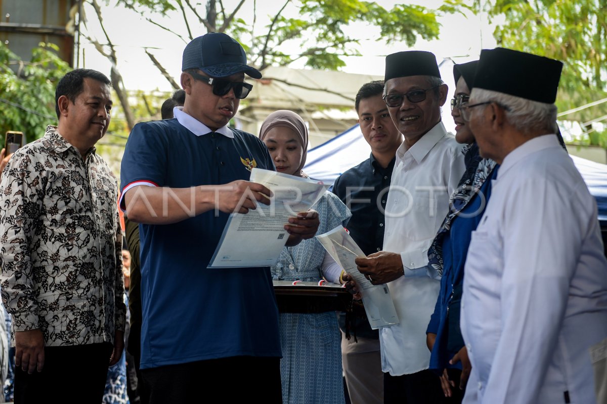 Menteri ATR/BPN serahkan SHGB di Jakarta | ANTARA Foto