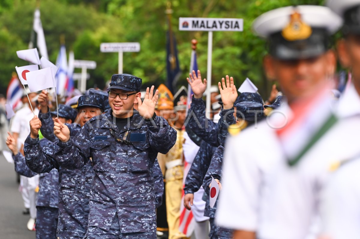City Parade Multilateral Naval Exercise Komodo 2025 | ANTARA Foto