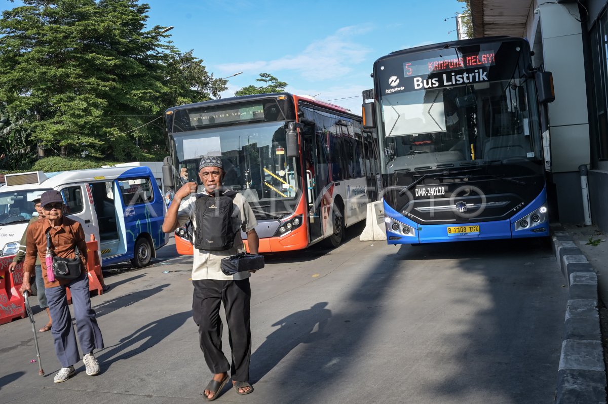 Penghentian operasional Transjakarta rute 5D Cililitan-Ancol | ANTARA Foto