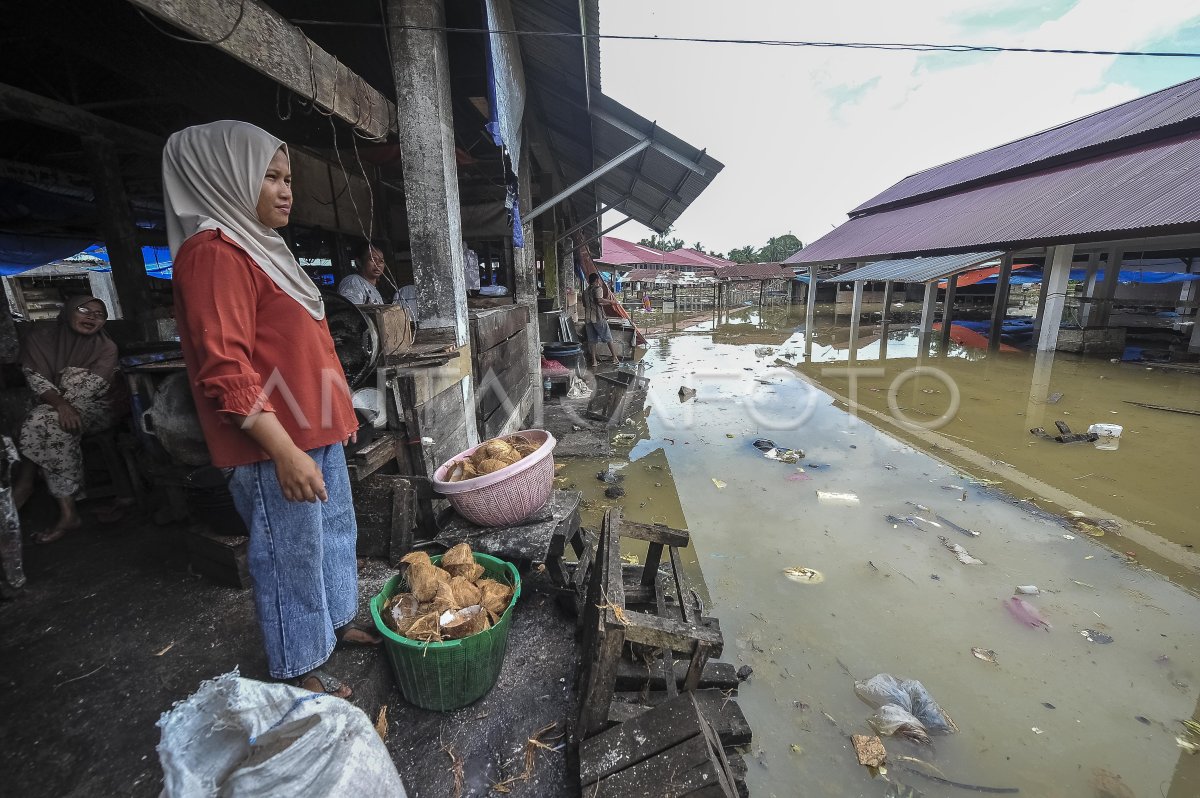 Pasar di Tebo terendam banjir | ANTARA Foto