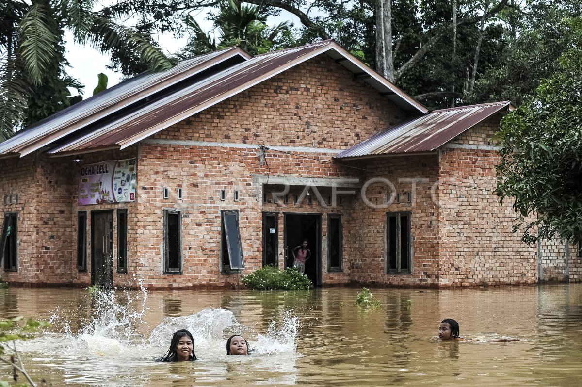 Luapan Sungai Batanghari rendam ribuan rumah | ANTARA Foto