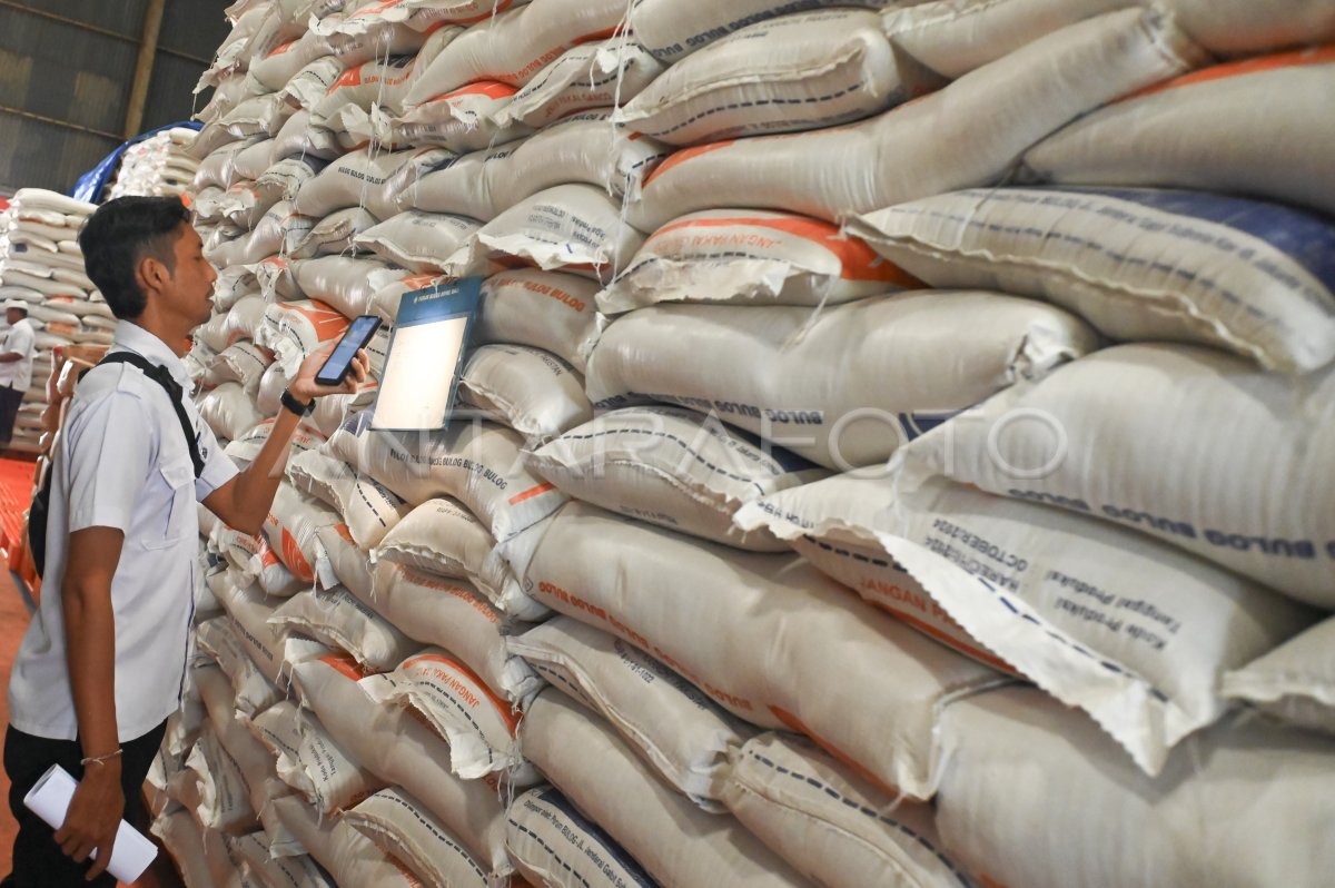 Stok beras Gudang Bulog Sempidi Bali | ANTARA Foto