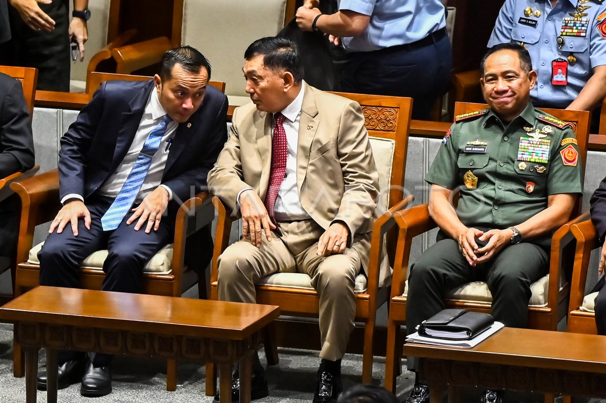 DPR sahkan RUU TNI menjadi UU | ANTARA Foto