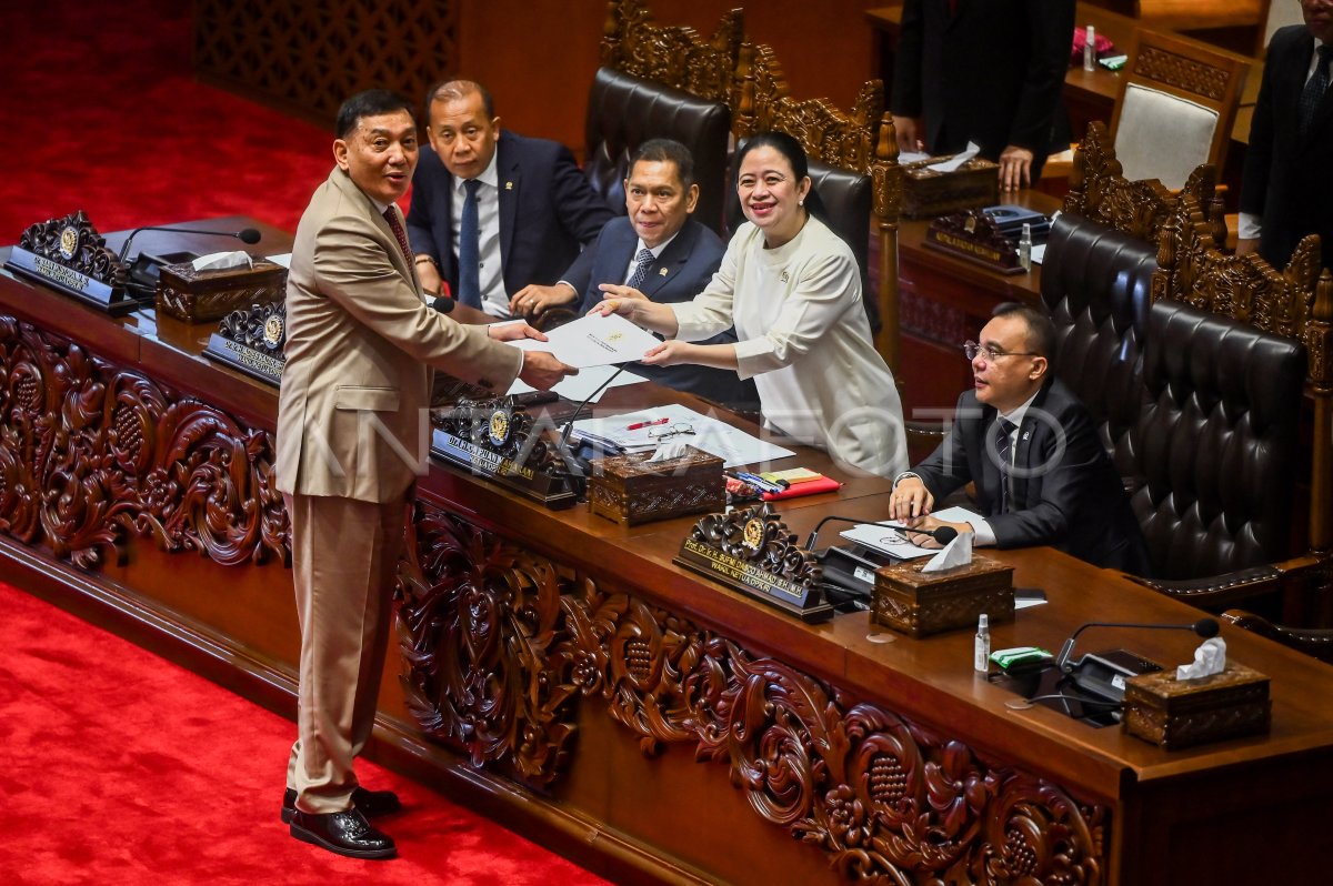 DPR sahkan RUU TNI menjadi UU | ANTARA Foto