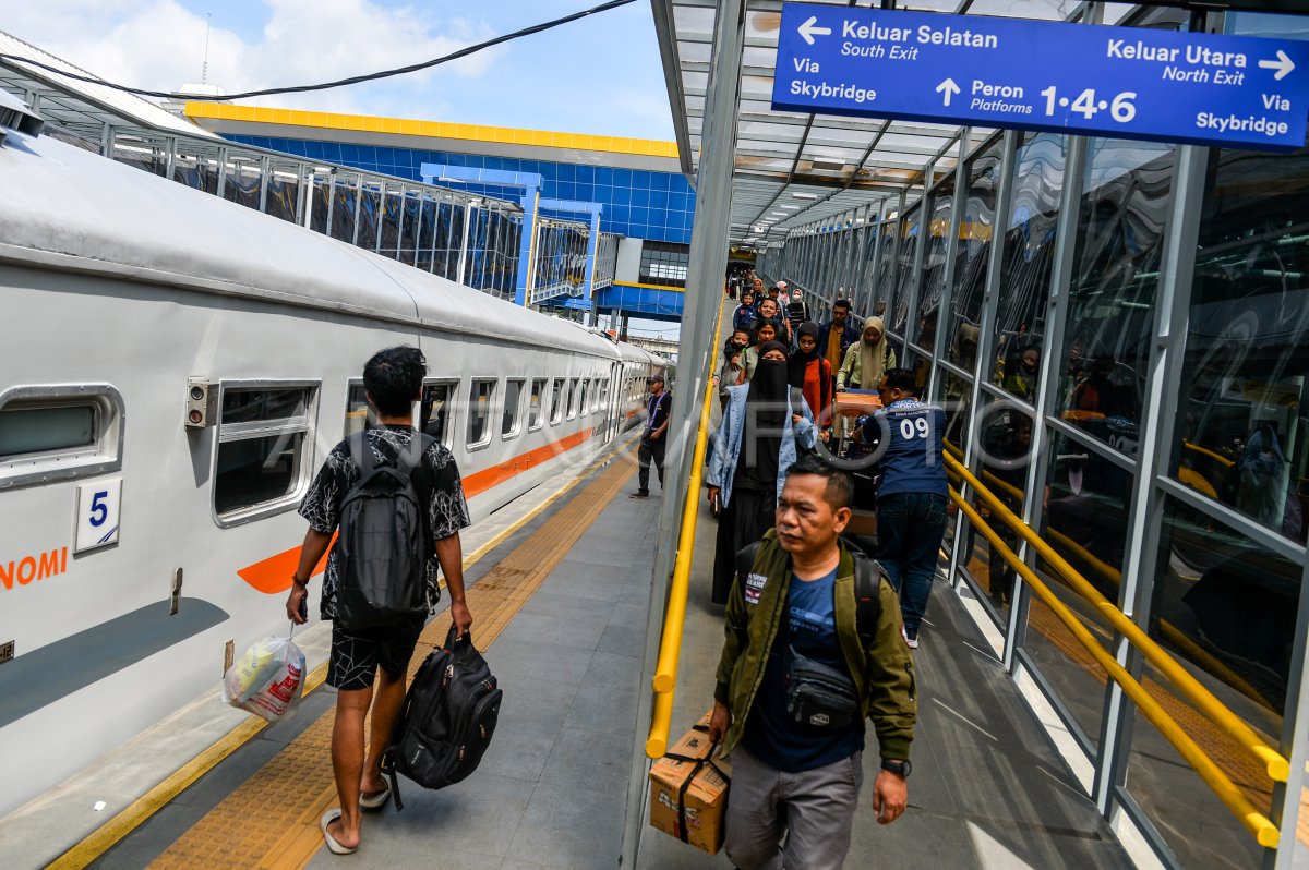 Hari pertama masa angkutan lebaran | ANTARA Foto