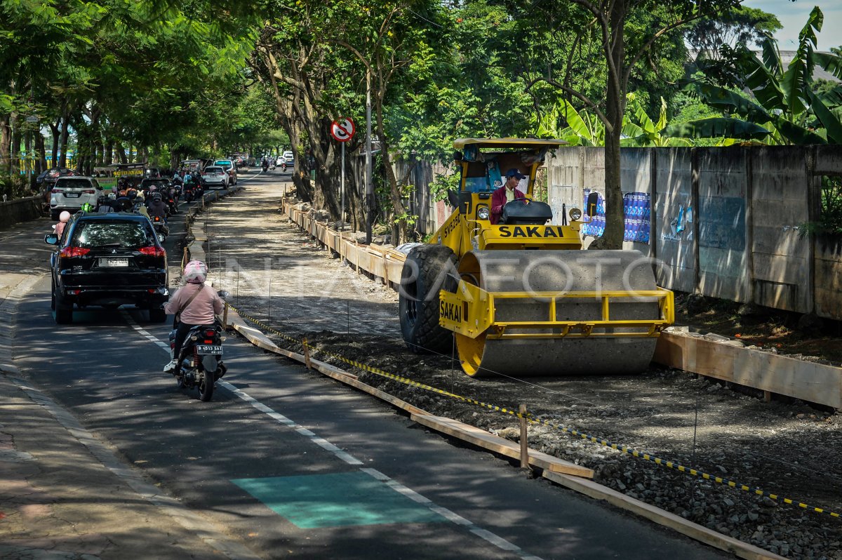 Anggaran perbaikan jalan daerah 2025 | ANTARA Foto