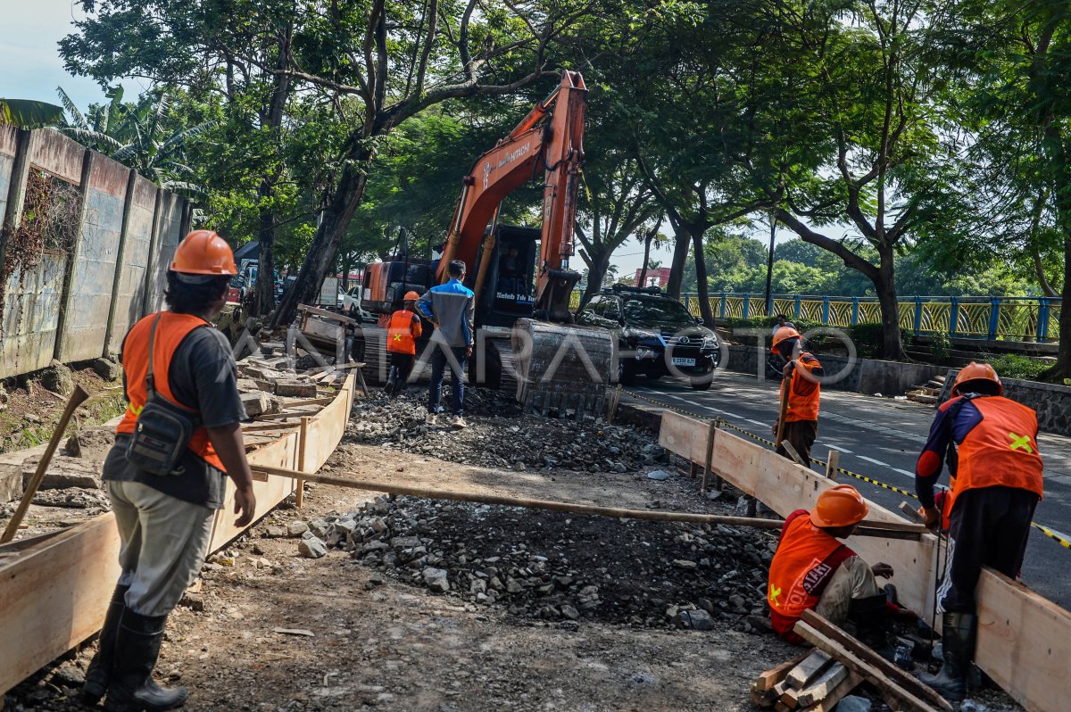 Anggaran perbaikan jalan daerah 2025 | ANTARA Foto
