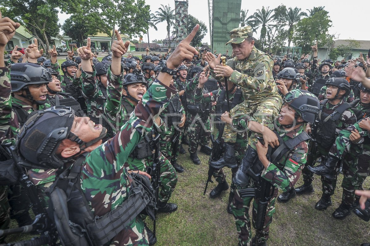 Pemberangkatan Satgas Pamtas RI-Papua Nugini | ANTARA Foto