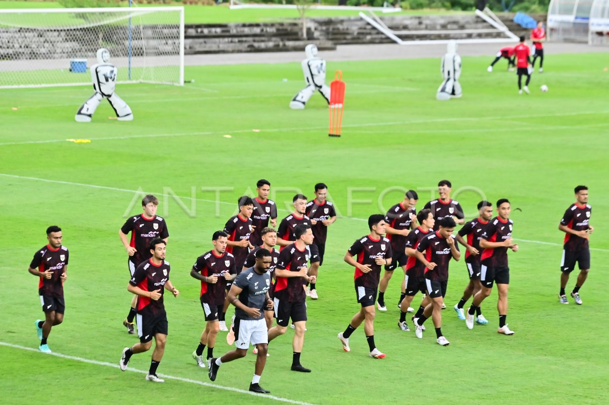 Latihan perdana Timnas Indonesia | ANTARA Foto