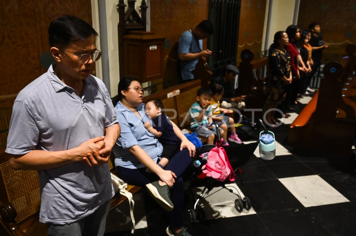 Ibadah Kenaikan Yesus Kristus di Gereja Katedral | ANTARA Foto