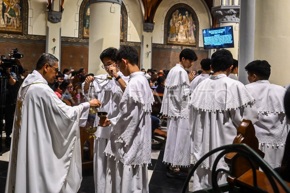 Ibadah Kenaikan Yesus Kristus di Gereja Katedral | ANTARA Foto