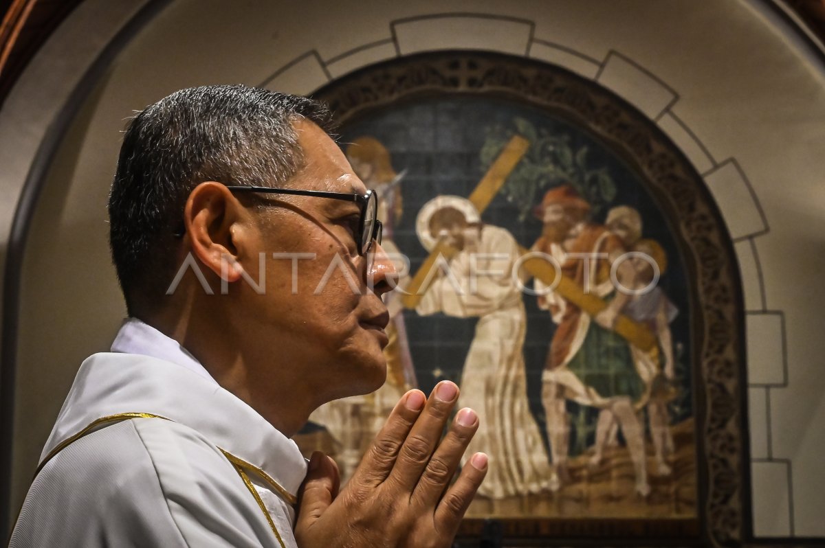 Ibadah Kenaikan Yesus Kristus di Gereja Katedral | ANTARA Foto