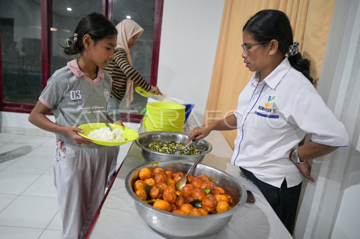 Siswa sekolah rakyat tiba di Sentra Efata Kupang | ANTARA Foto