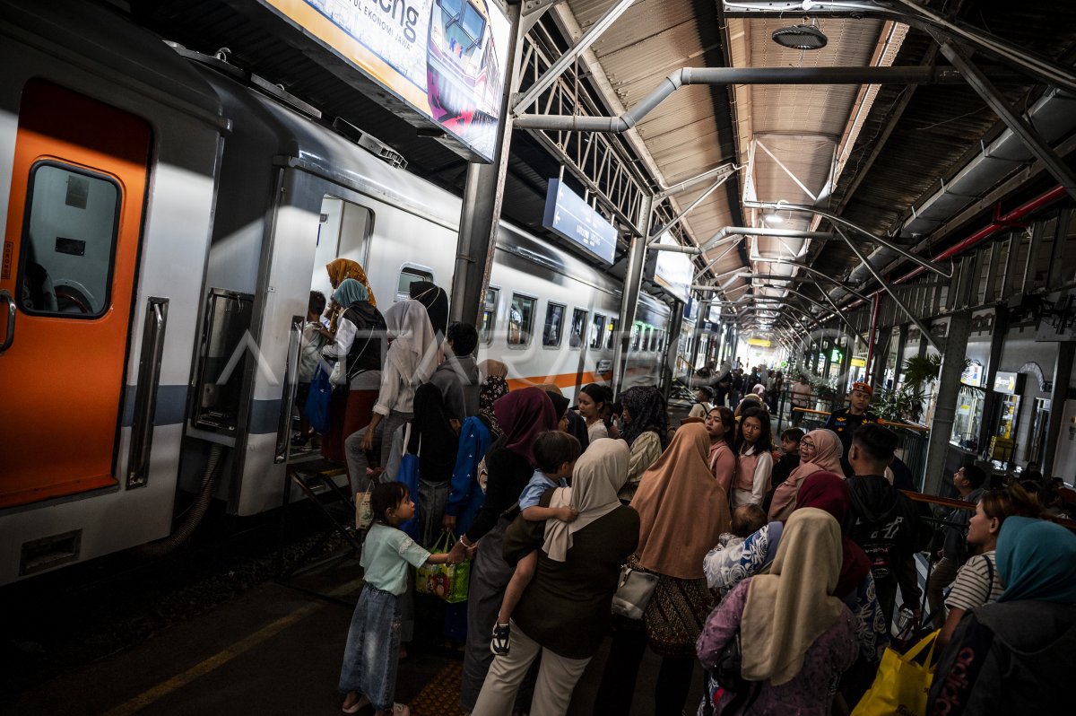 Realisasi penjualan diskon tiket kereta api | ANTARA Foto