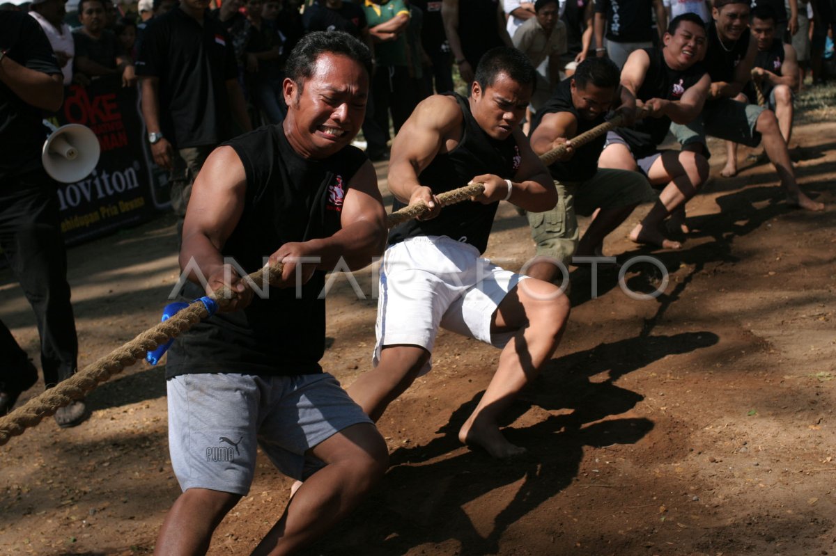 TARIK TAMBANG BINARAGA | ANTARA Foto