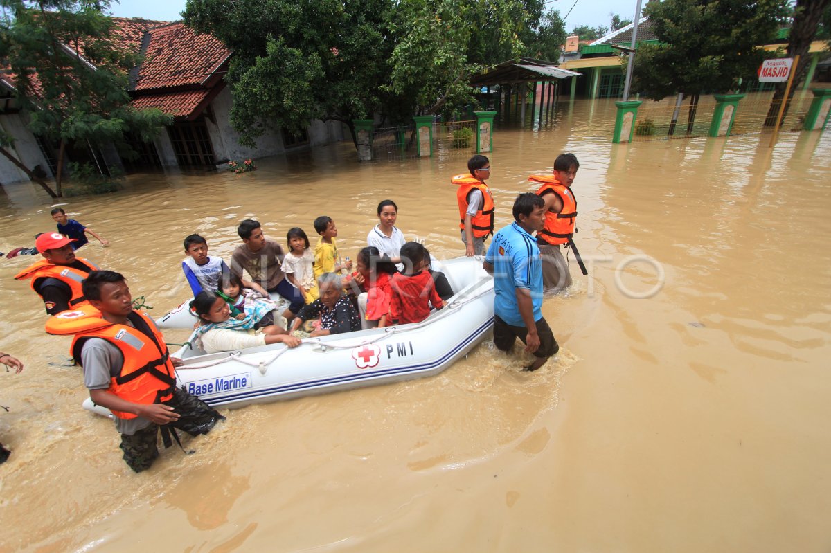 BANJIR LUAPAN SUNGAI | ANTARA Foto