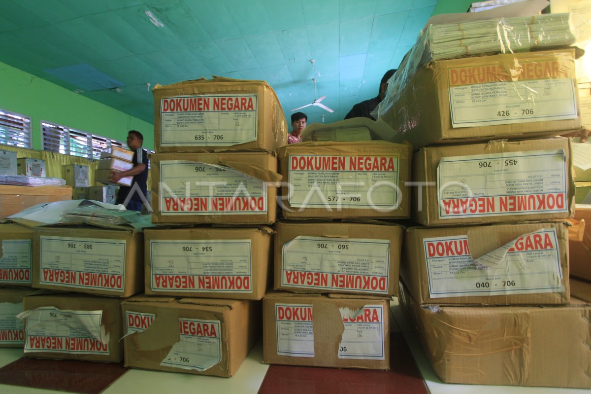 DISTRIBUSI SURAT SUARA | ANTARA Foto DISTRIBUSI SURAT SUARA | ANTARA Foto