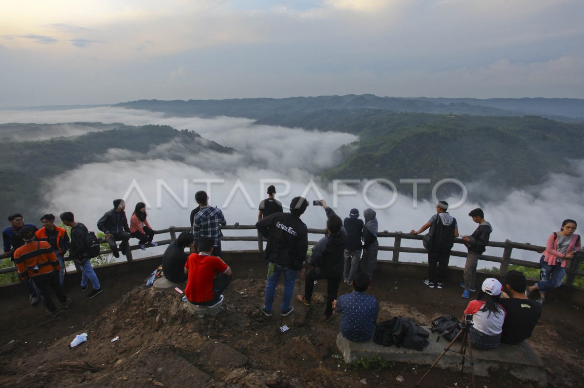 PUNCAK KEBUN BUAH MANGUNAN | ANTARA Foto PUNCAK KEBUN BUAH MANGUNAN | ANTARA Foto
