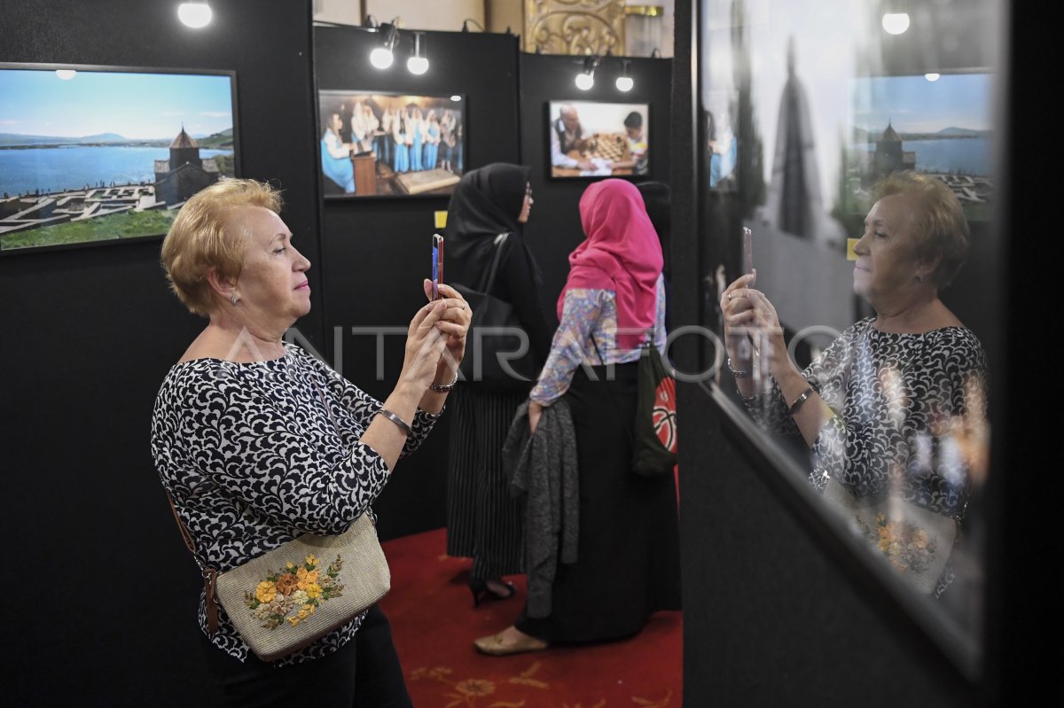 PELUNCURAN BUKU FOTO ARMENIA | ANTARA Foto