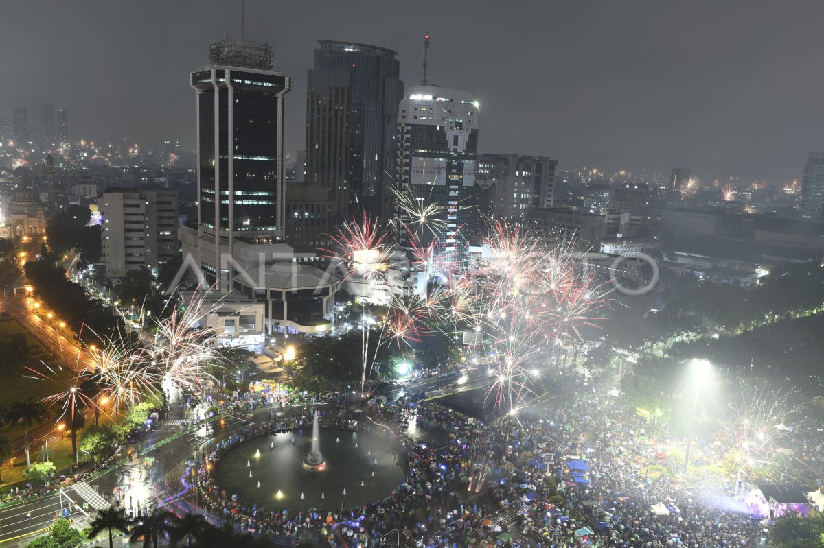 PERAYAAN MALAM PERGANTIAN TAHUN 2020 | ANTARA Foto
