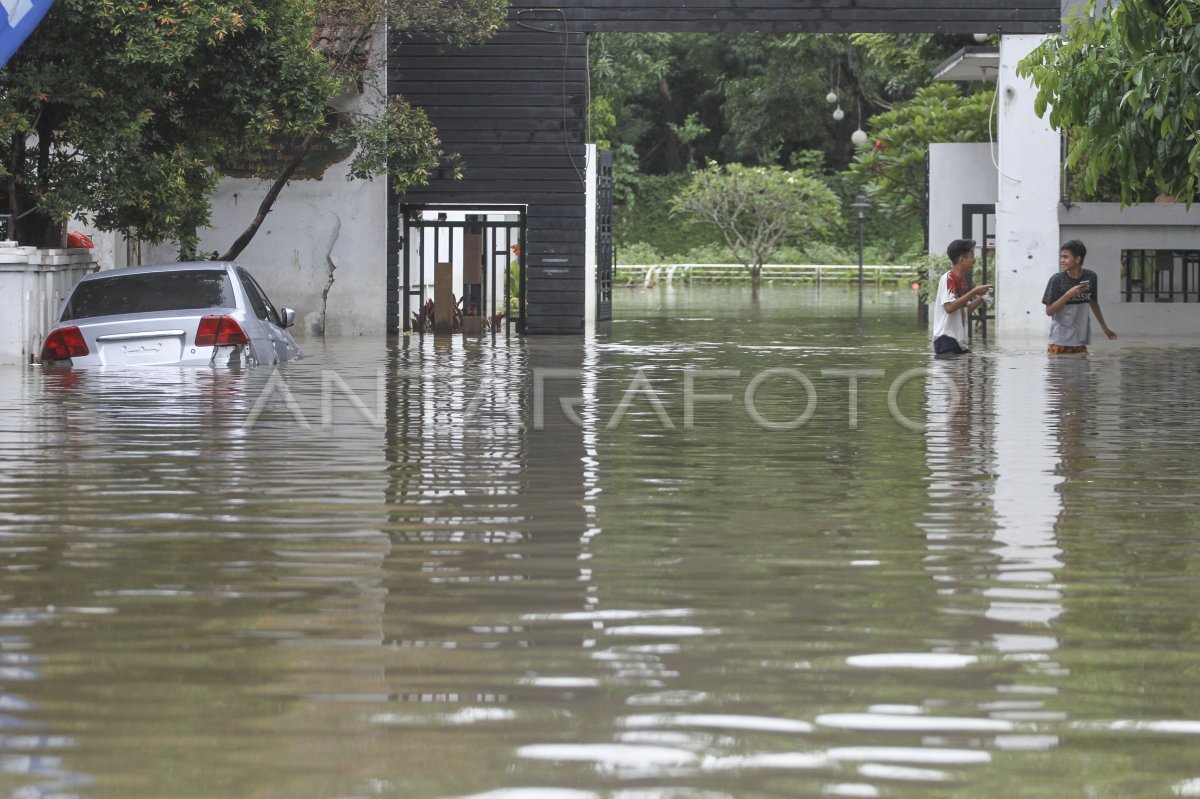 BANJIR KAMPUNG MAKASAR JAKARTA TIMUR | ANTARA Foto