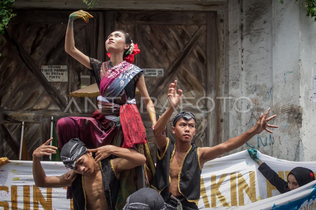 PROMOSI WISATA KAMPUNG BATIK LAWEYAN | ANTARA Foto PROMOSI WISATA KAMPUNG BATIK LAWEYAN | ANTARA Foto