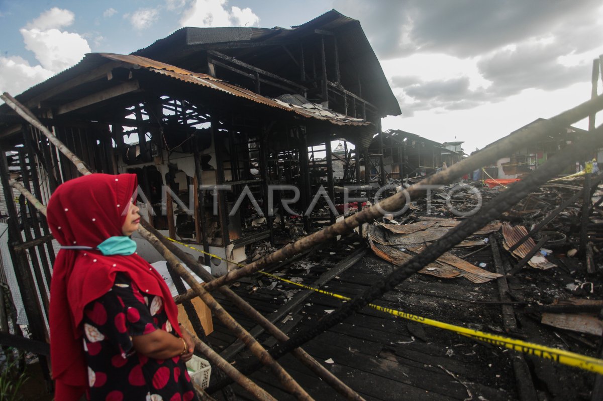 KEBAKARAN RUMAH DI PERMUKIMAN PADAT PENDUDUK | ANTARA Foto