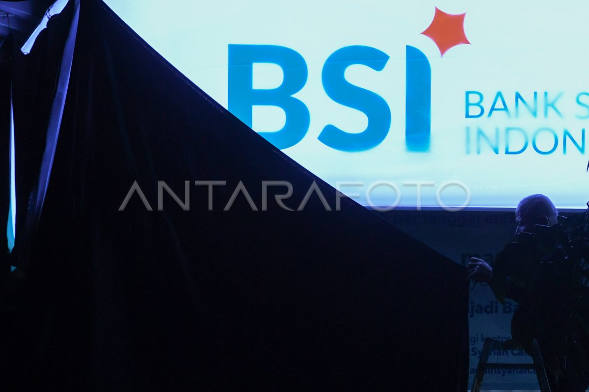 OJK MENGELUARKAN IZIN PENGGABUNGAN BANK SYARIAH | ANTARA Foto