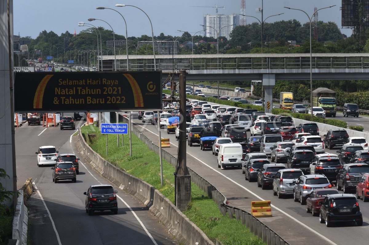 PUNCAK ARUS BALIK LIBUR TAHUN BARU | ANTARA Foto