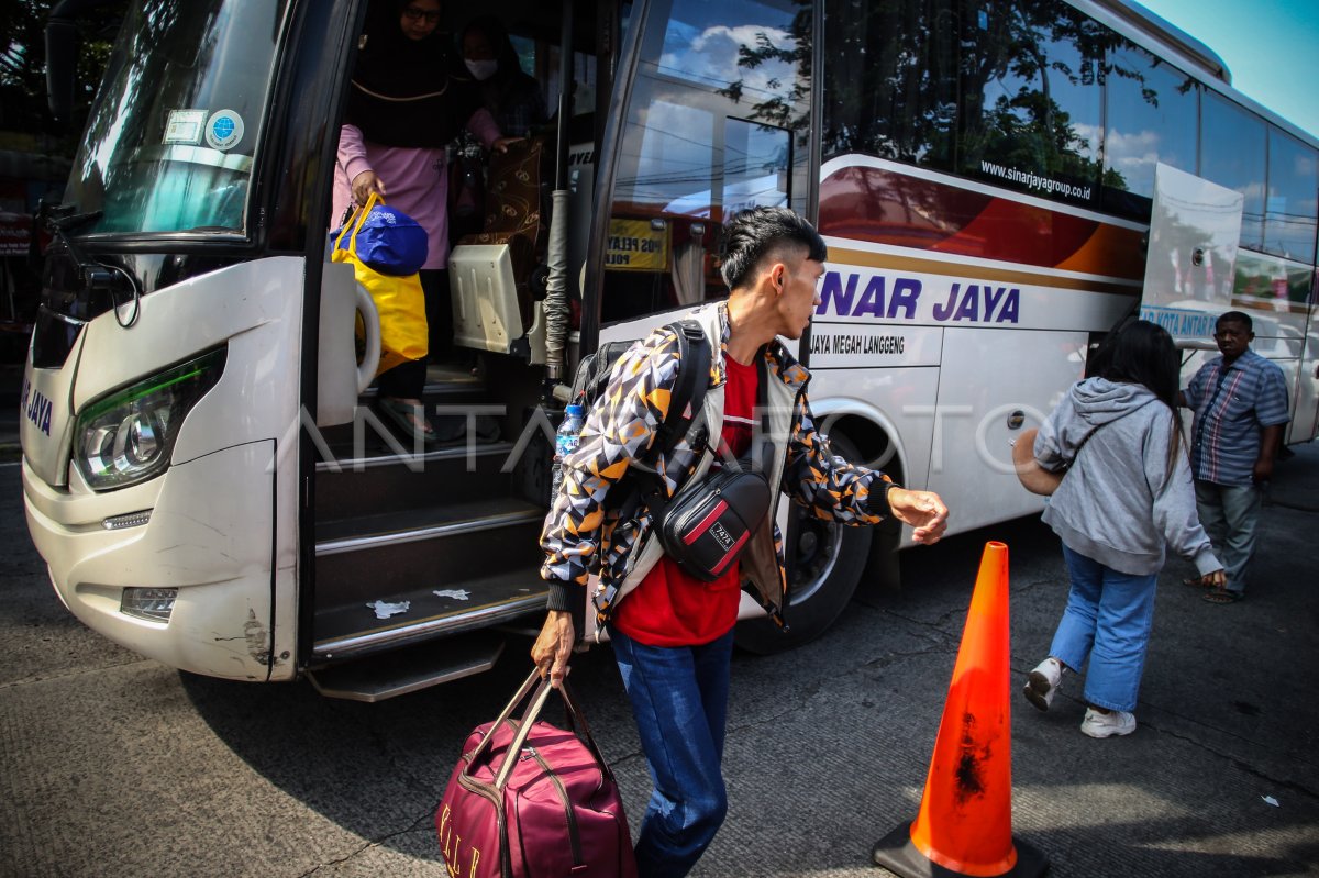 ARUS BALIK LEBARAN TERMINAL KALIDERES | ANTARA Foto
