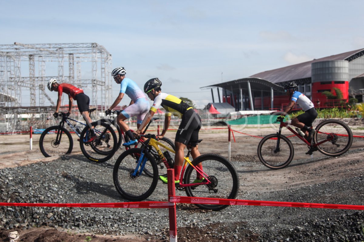 LATIHAN ATLET BALAP SEPEDA GUNUNG INDONESIA JELANG UCI MTB | ANTARA Foto