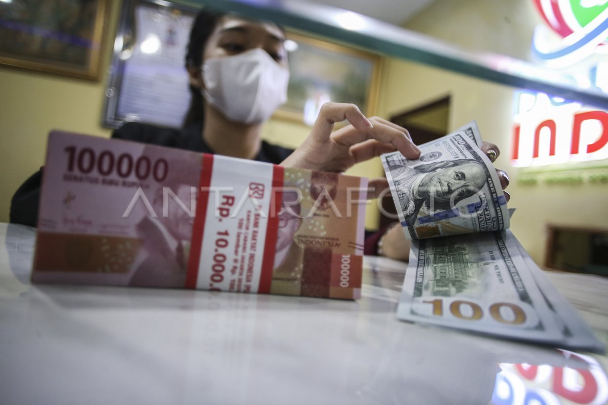 NILAI TUKAR RUPIAH MELEMAH | ANTARA Foto