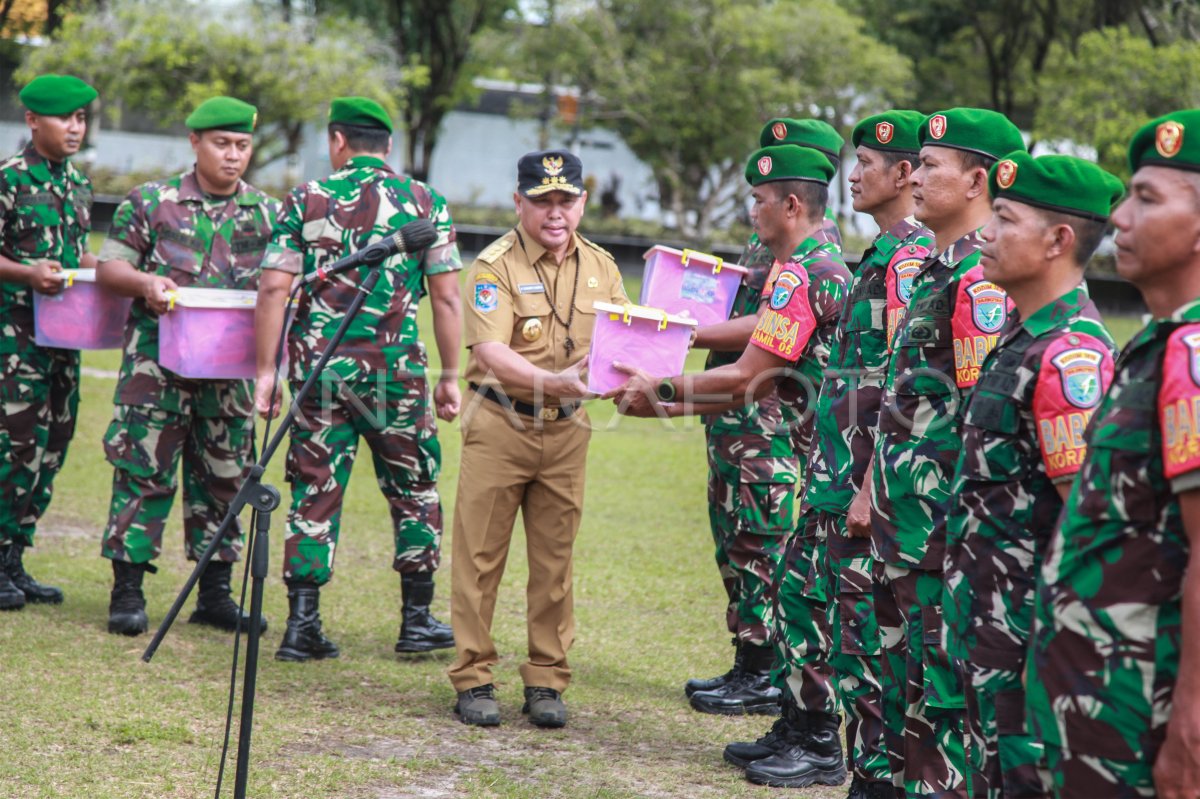 PENDISTRIBUSIAN BANTUAN SOSIAL UNTUK KORBAN BANJIR DI KALTENG | ANTARA Foto