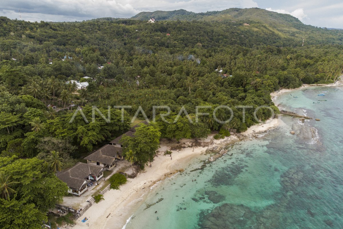 POTENSI WISATA PANTAI AMBON | ANTARA Foto