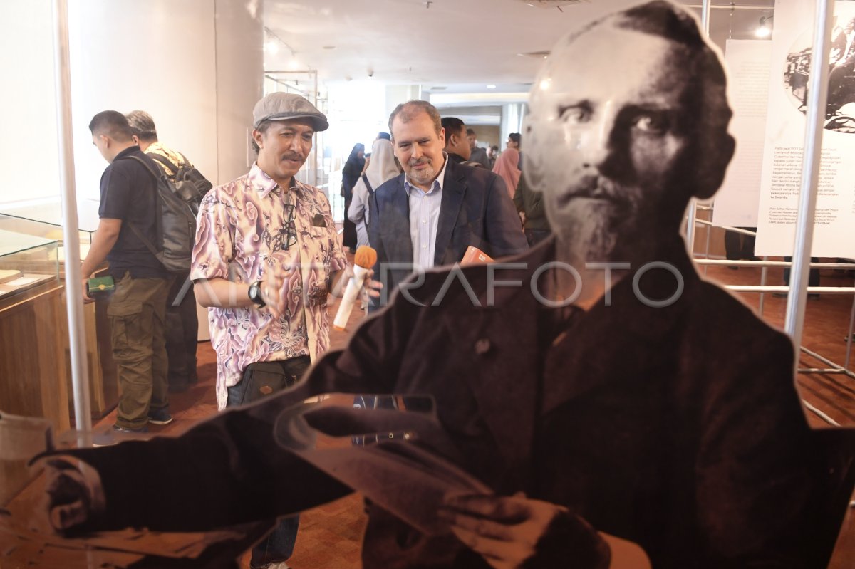 Peluncuran buku dan pembukaan pameran foto Snouck Hurgronje | ANTARA Foto