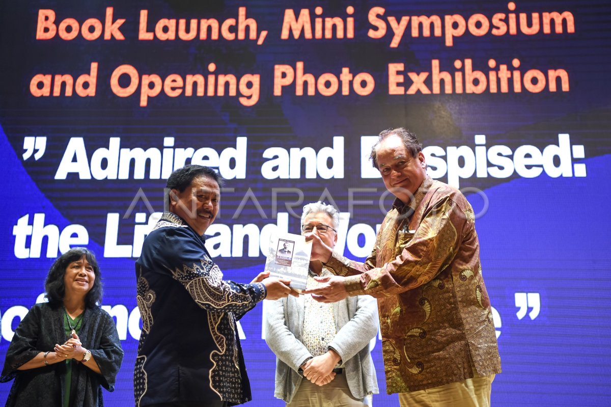 Peluncuran buku dan pembukaan pameran foto Snouck Hurgronje | ANTARA Foto