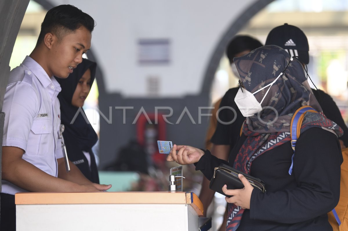 Arus mudik Idul Adha di Stasiun Pasar Senen | ANTARA Foto