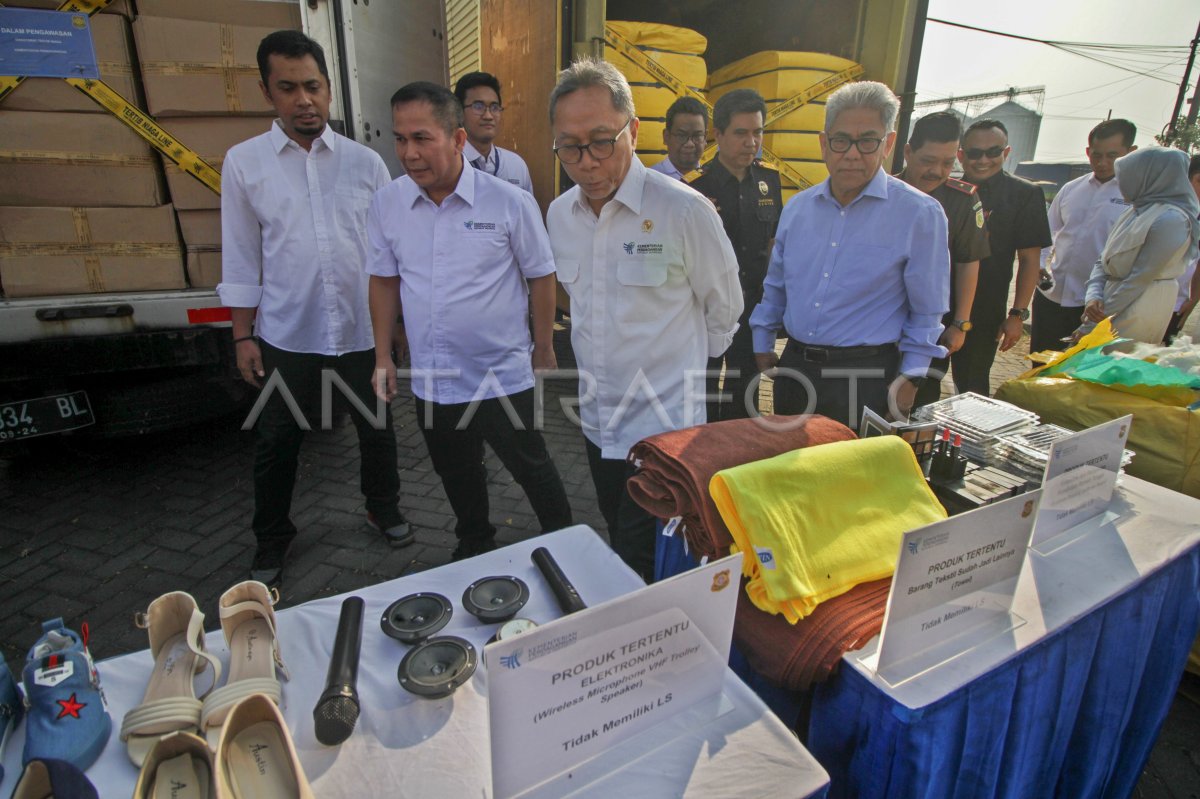 Pemusnahan barang impor ilegal | ANTARA Foto