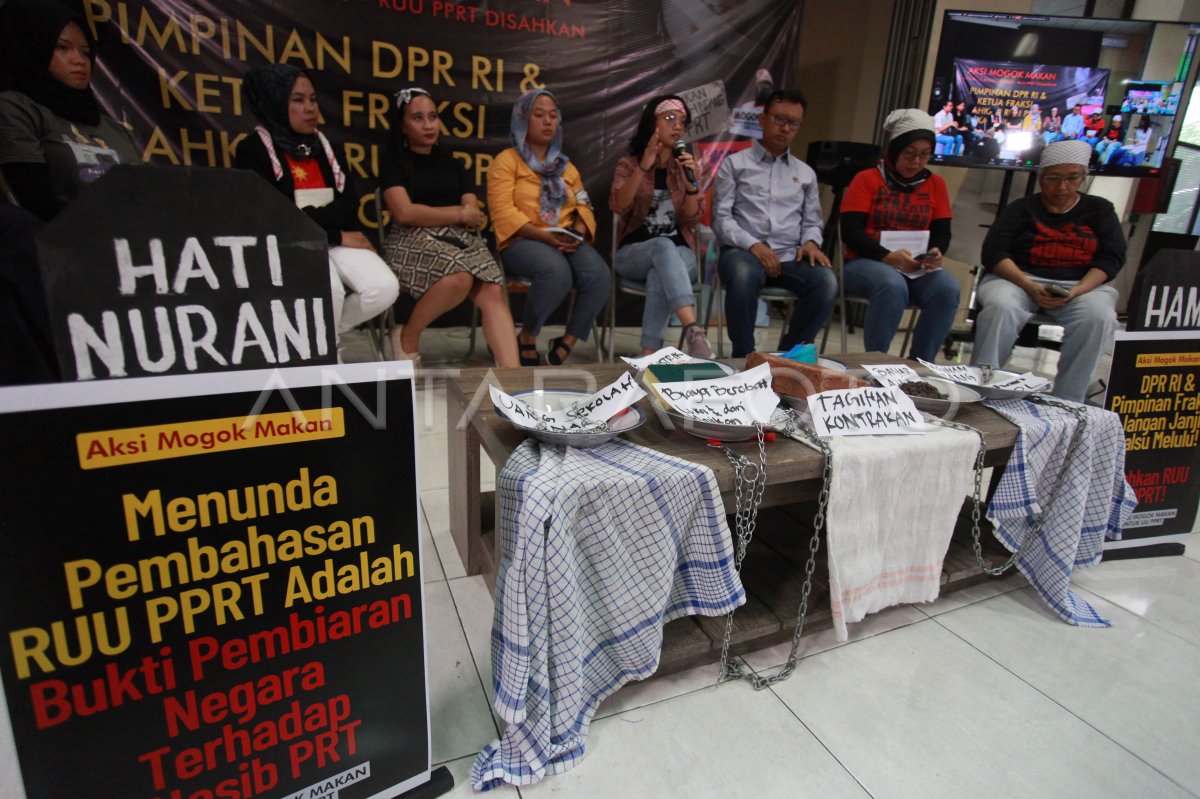 Aksi tuntut pengesahan RUU PRT | ANTARA Foto Aksi tuntut pengesahan RUU PRT | ANTARA Foto