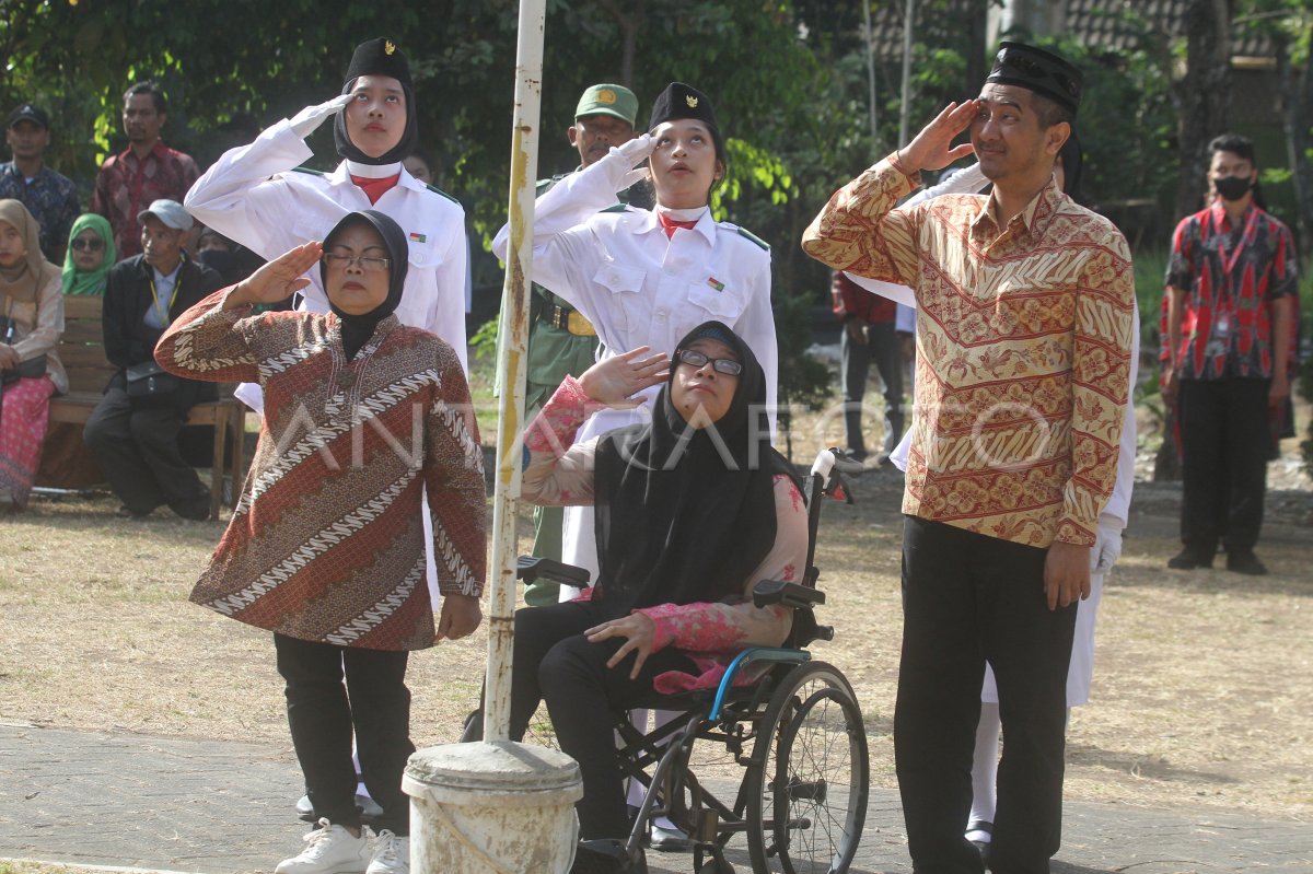 Upacara bendera penyandang disabilitas di Malang | ANTARA Foto