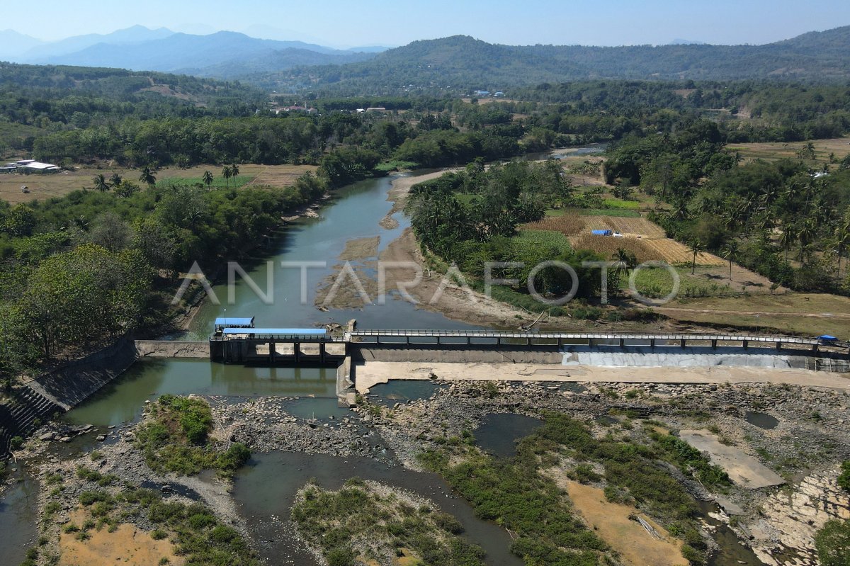 Debit air Bendung Leko Pancing menurun akibat kemarau | ANTARA Foto Debit air Bendung Leko Pancing menurun akibat kemarau | ANTARA Foto