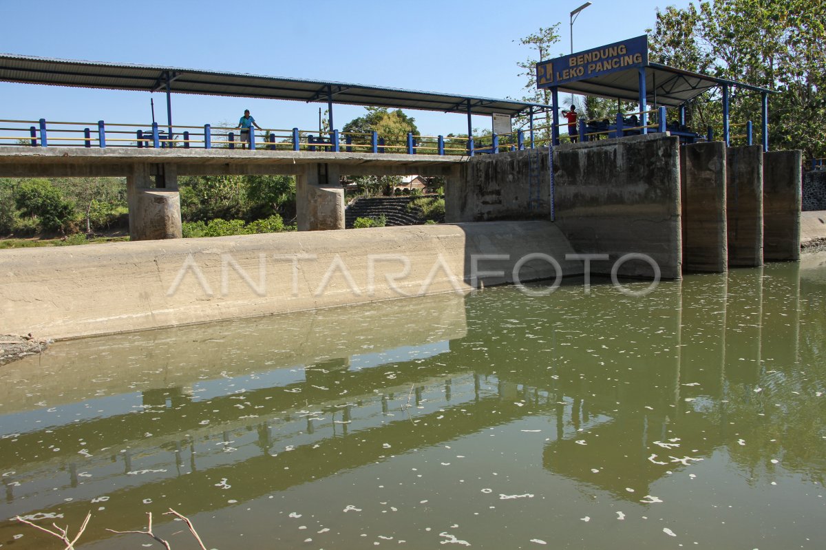 Debit air Bendung Leko Pancing menurun akibat kemarau | ANTARA Foto